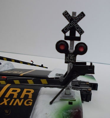 Life-Like Trains 8309 - HO Operating Dual Crossing Gate